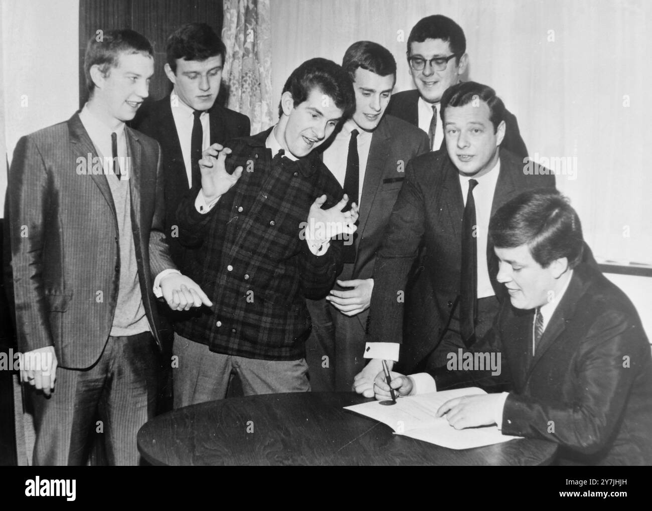 THE BEATLES MANAGER BRIAN EPSTEIN SIGNS UP NEW GROUP SOUNDS ...