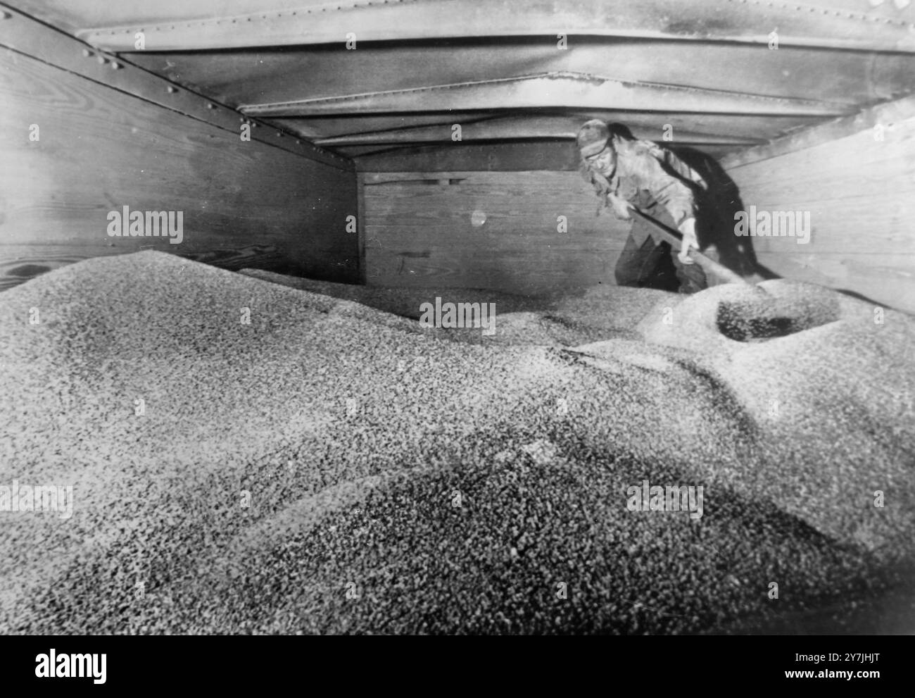 Worker at grain elevator hi-res stock photography and images - Alamy