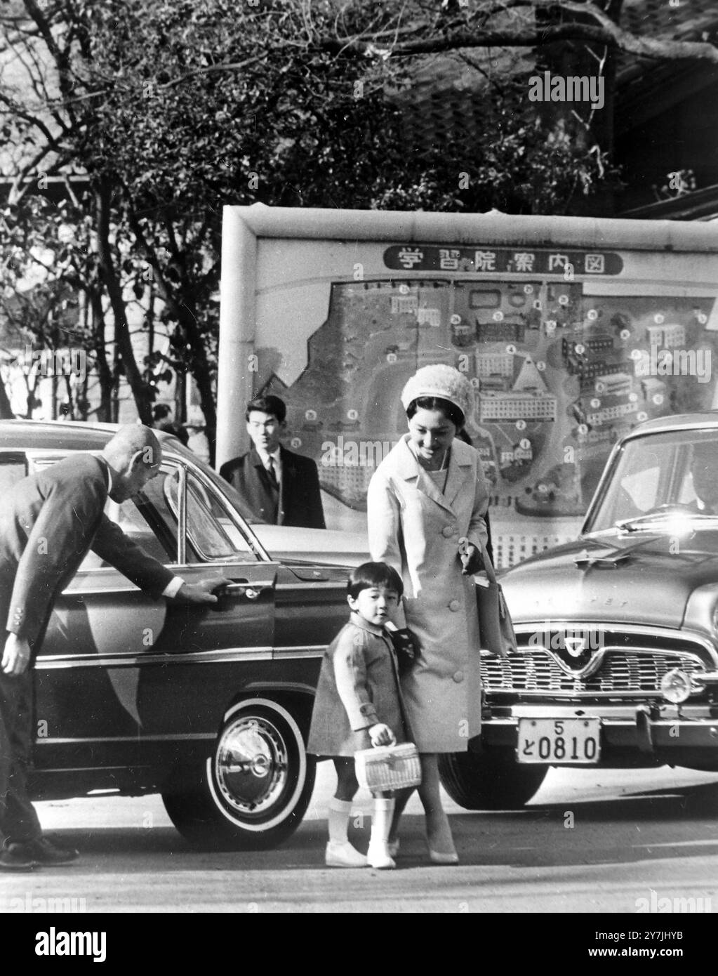 PRINCE HIRO WITH MOTHER PRINCESS MICHIKO BEING TAKEN TO SCHOOL IN TOKYO ...