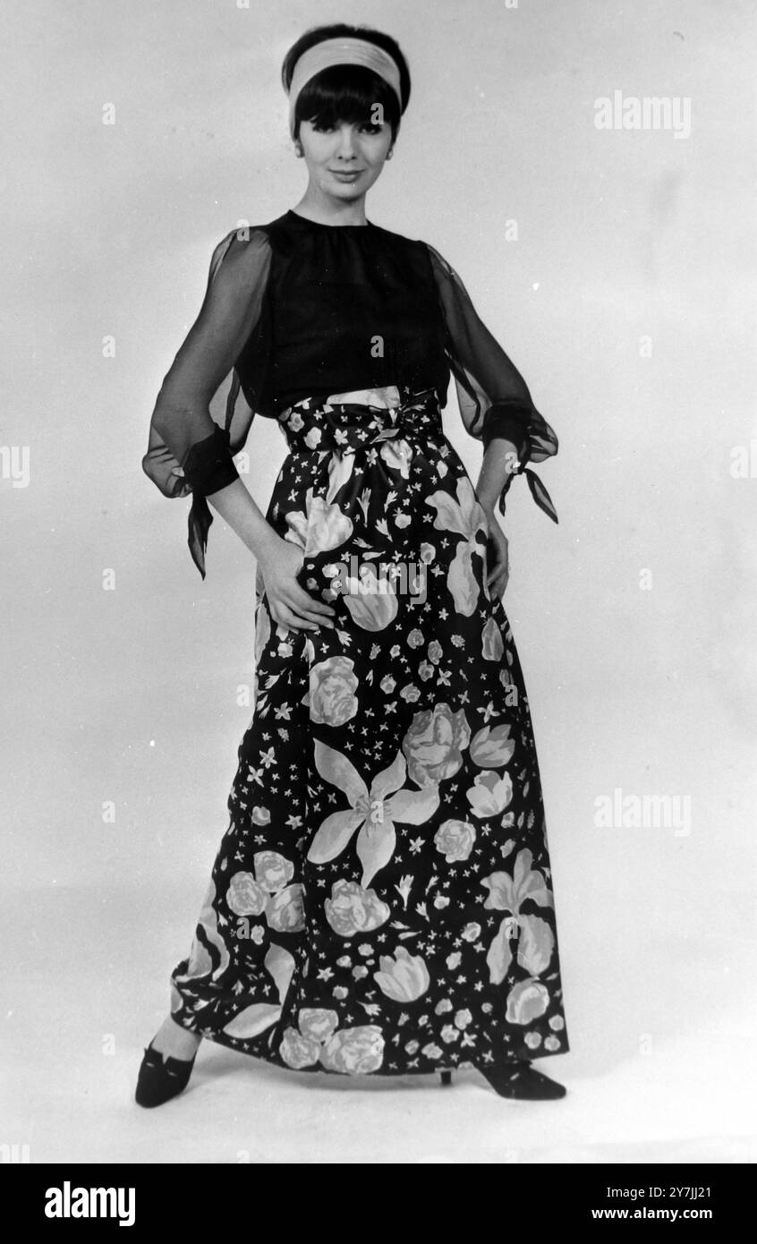 Silk cocktail dress hi-res stock photography and images - Alamy