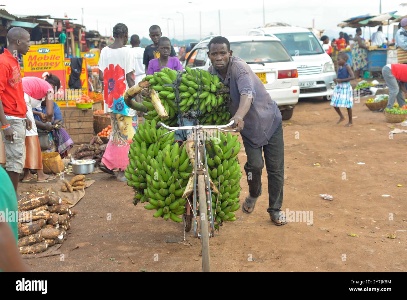 Man sells vegetables market in hi-res stock photography and images - Alamy