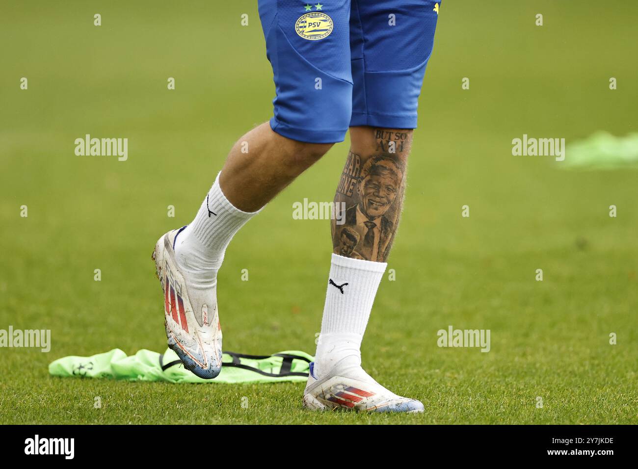 EINDHOVEN - Tattoo Nelson Mandela on leg Noa Lang of PSV Eindhoven ...