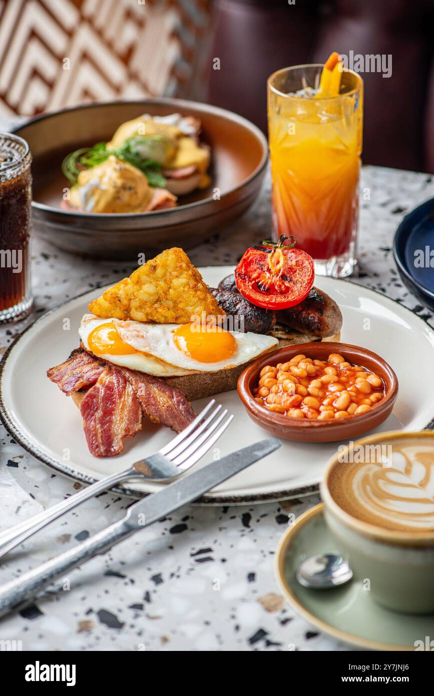 English Breakfast. Full English breakfast brunch Stock Photo - Alamy