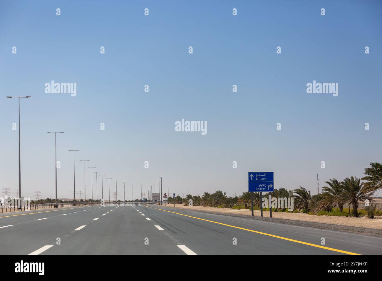 The E11 motorway from Dubai to Abu Dhabi UAE Stock Photo - Alamy