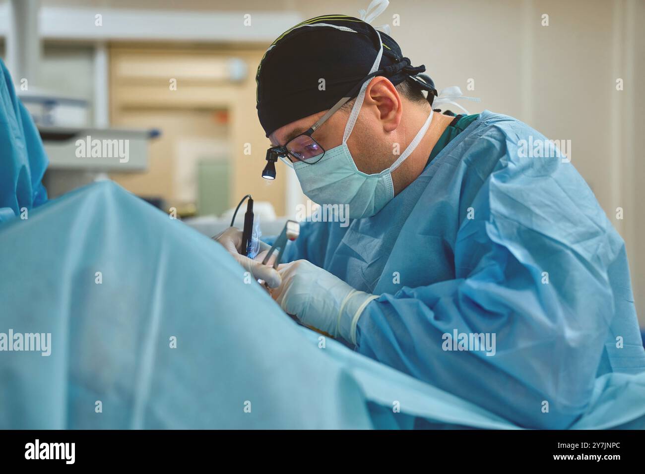 surgeon operates on the patient in the operating room Stock Photo - Alamy