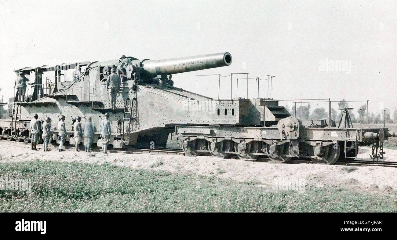 FIRST WORLD WAR French 320mm railway gun in Hofstade , Belgium, 5 ...