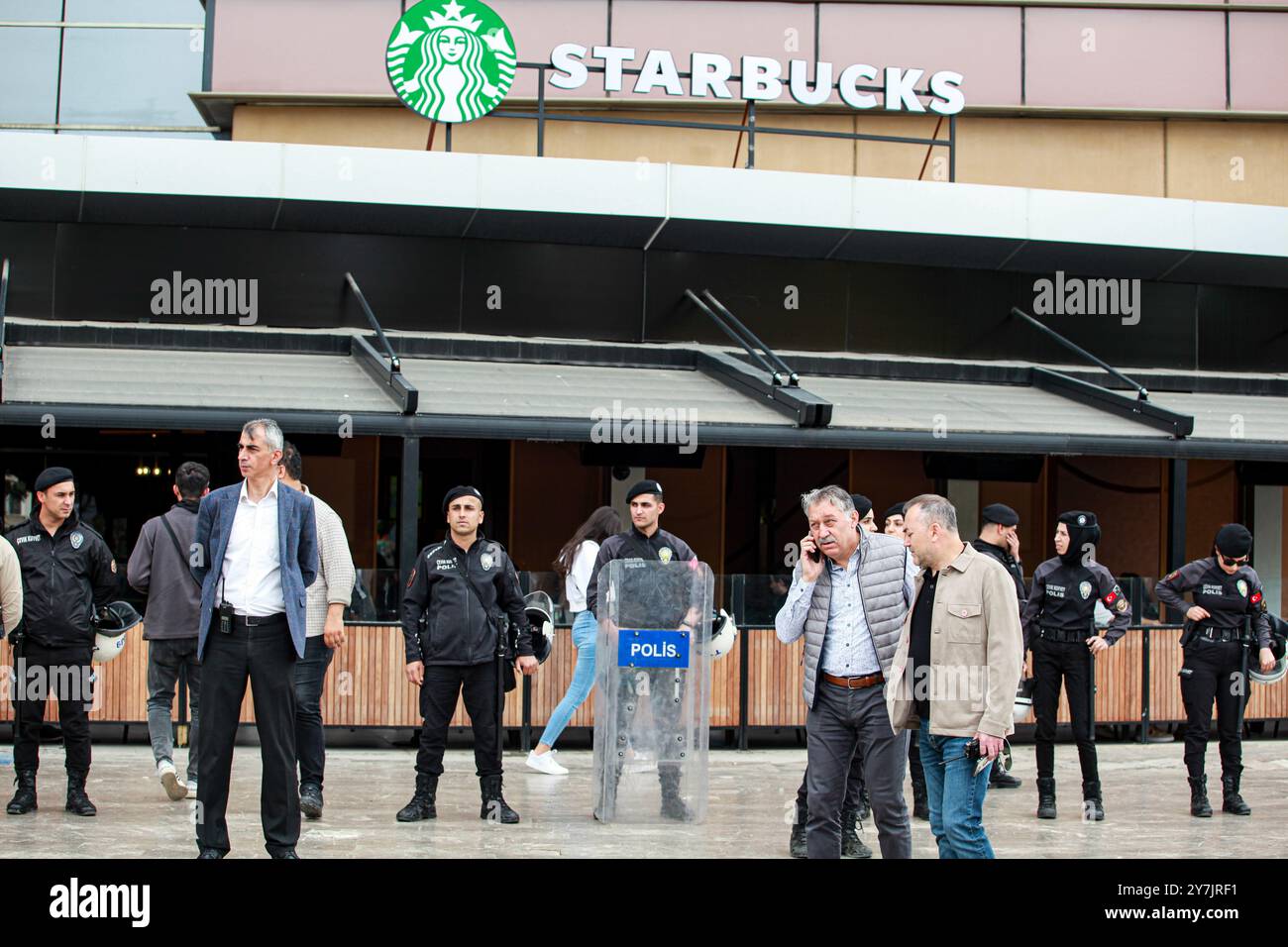 Gaziantep, Turkiye. 05 May 2024. Demonstrators outside a Starbucks café ...