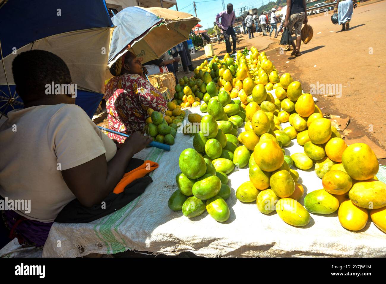 Kampala street markets hi-res stock photography and images - Alamy