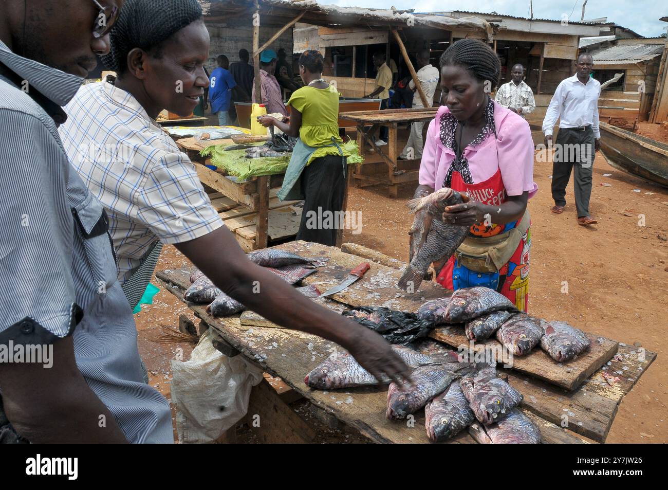 Local woman sells fish hi-res stock photography and images - Alamy