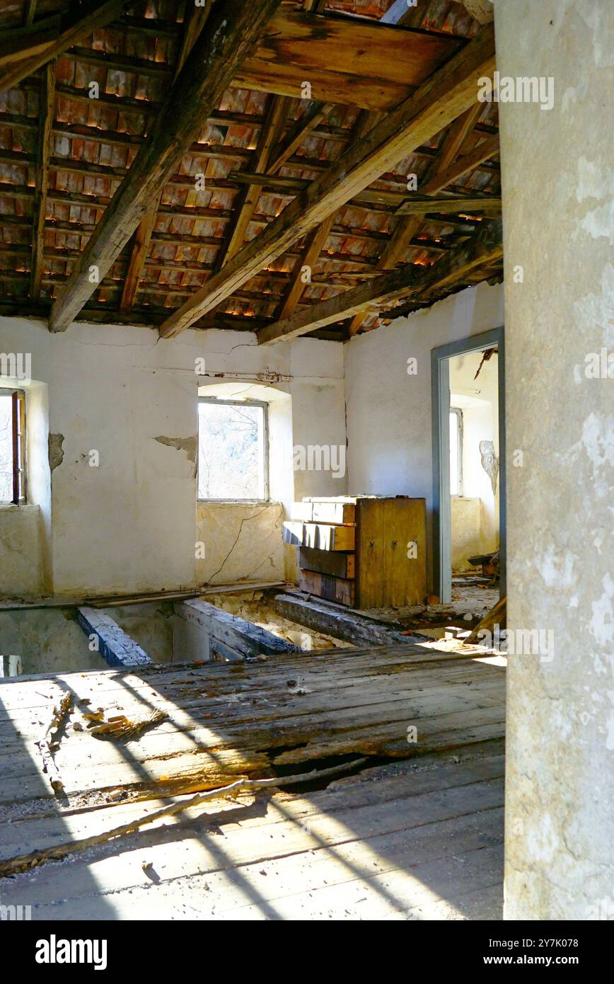 Interior ruined dwelling house hi-res stock photography and images - Alamy
