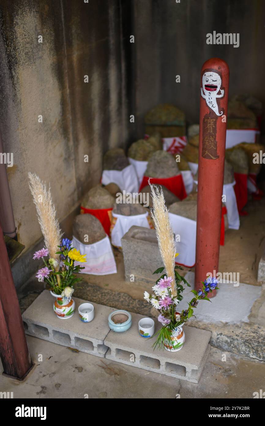 Alleyway between houses in residential hi-res stock photography and ...