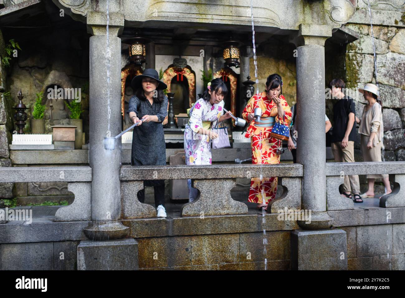 Otowa waterfall at Kiyomizu-dera temple in Kyoto, Japan Stock Photo - Alamy
