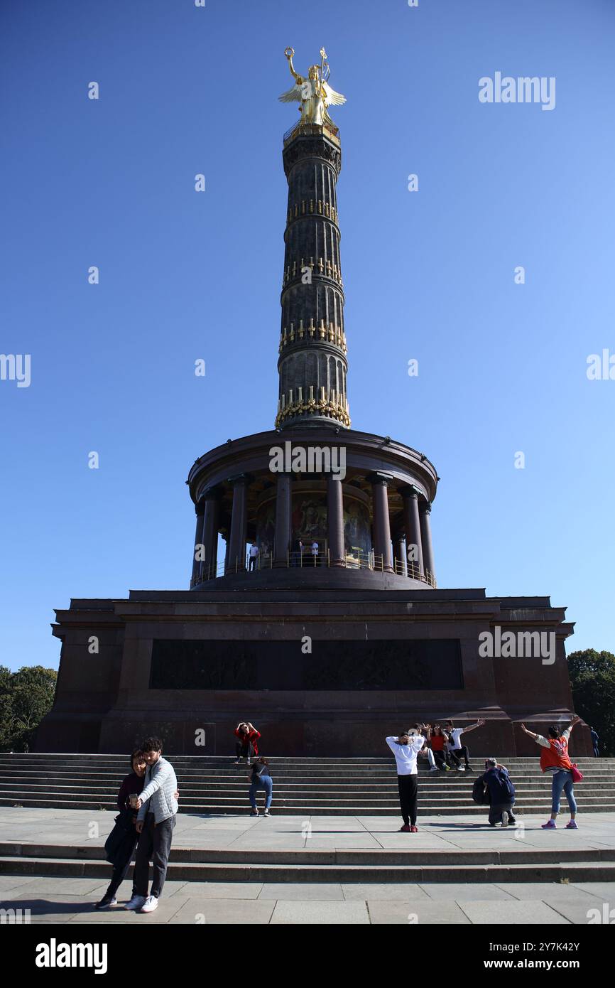 Visiting tourists photographing the sixty seven meters high Berlin ...
