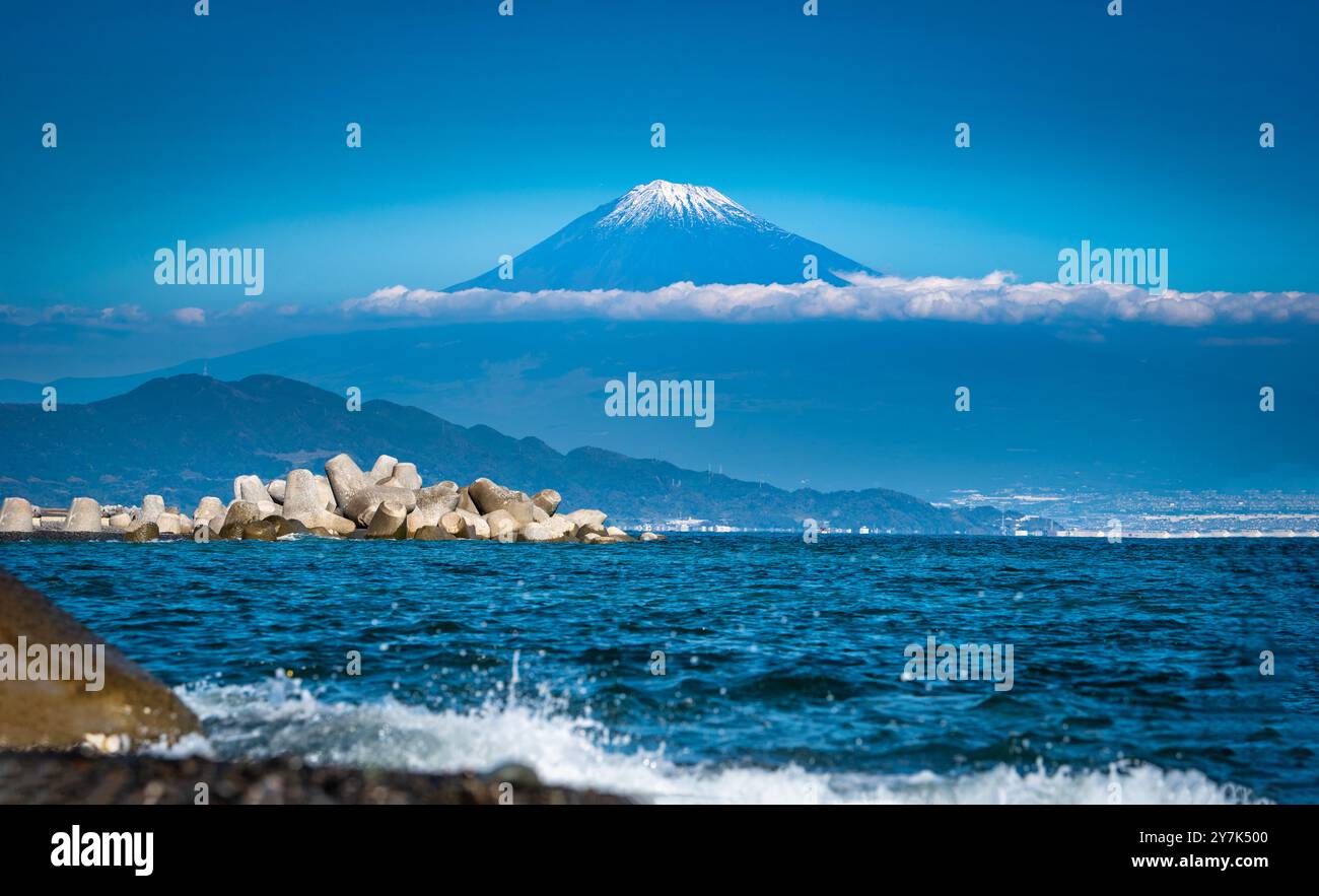 Mt. Fuji with beach at daytime in Miho no Matsubara, Shizuoka, Japan ...