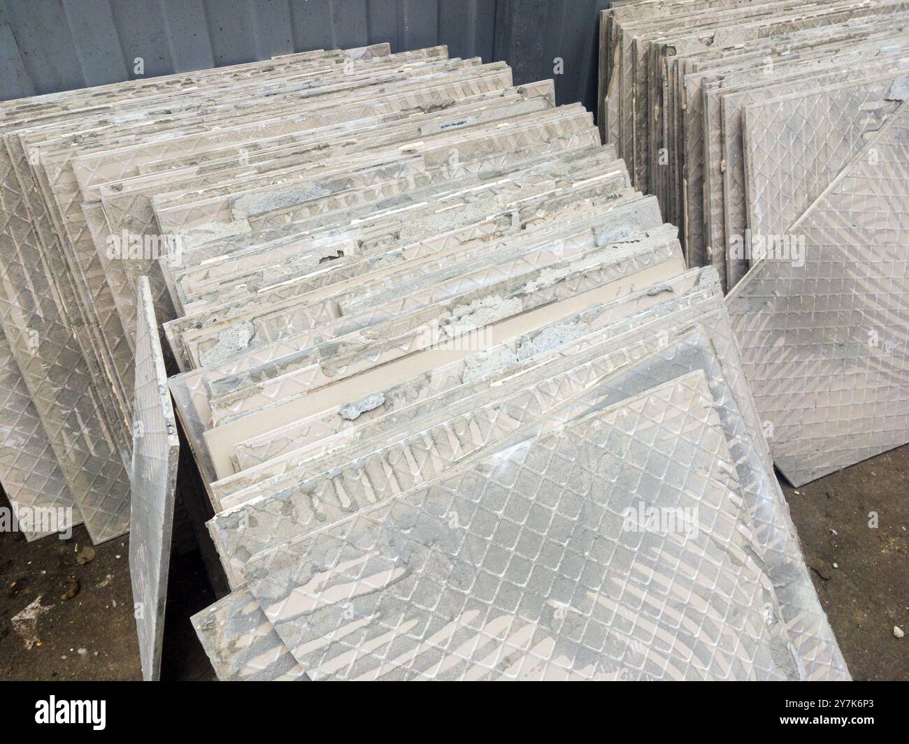 Large porcelain tiles hi-res stock photography and images - Alamy