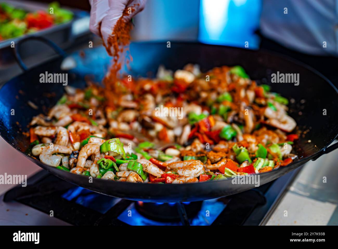 Vietnamese chef cooks in hi-res stock photography and images - Alamy