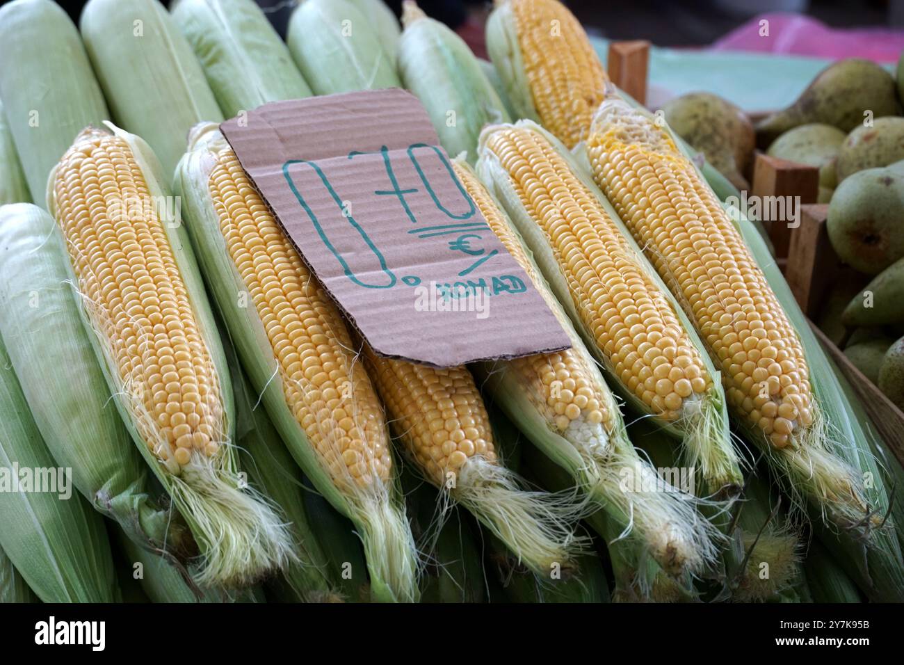 Corncobs of sweet edible corn sold at a street market Stock Photo - Alamy