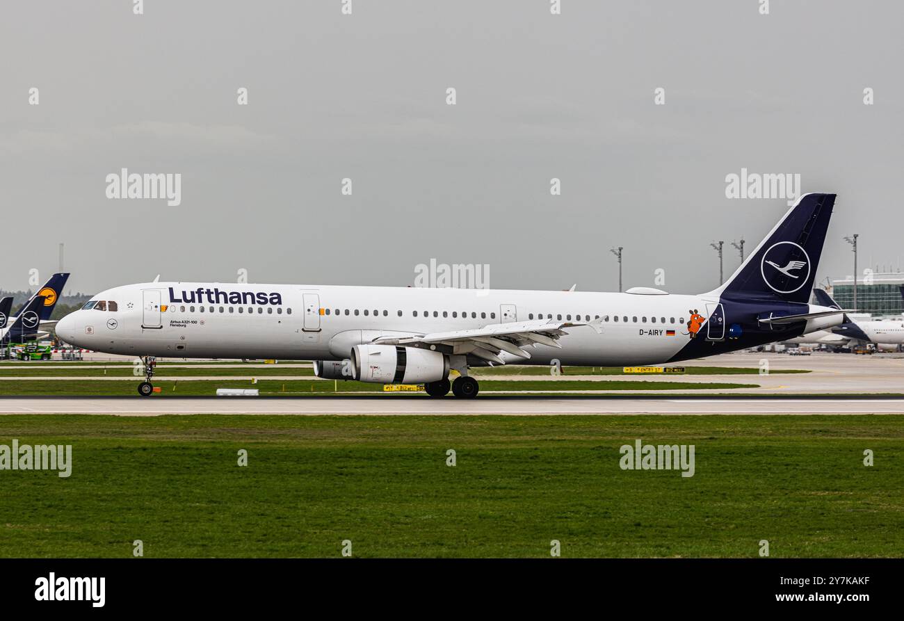 Munich, Germany, 9th Apr 2024: A Lufthansa Airbus A321-231 lands on the runway at Munich Airport ...
