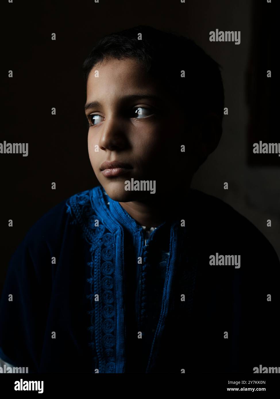 Silent child looking out the window Stock Photo - Alamy