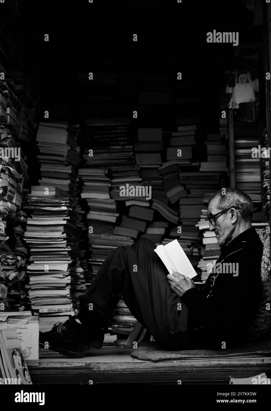 Sitting sellers Black and White Stock Photos & Images - Alamy