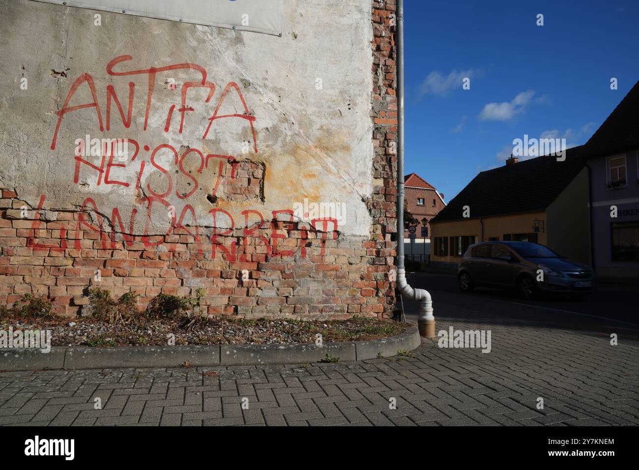 Lychen GER, Deutschland, 20240930,Grafitti, Antifa heisst Landarbeit ...
