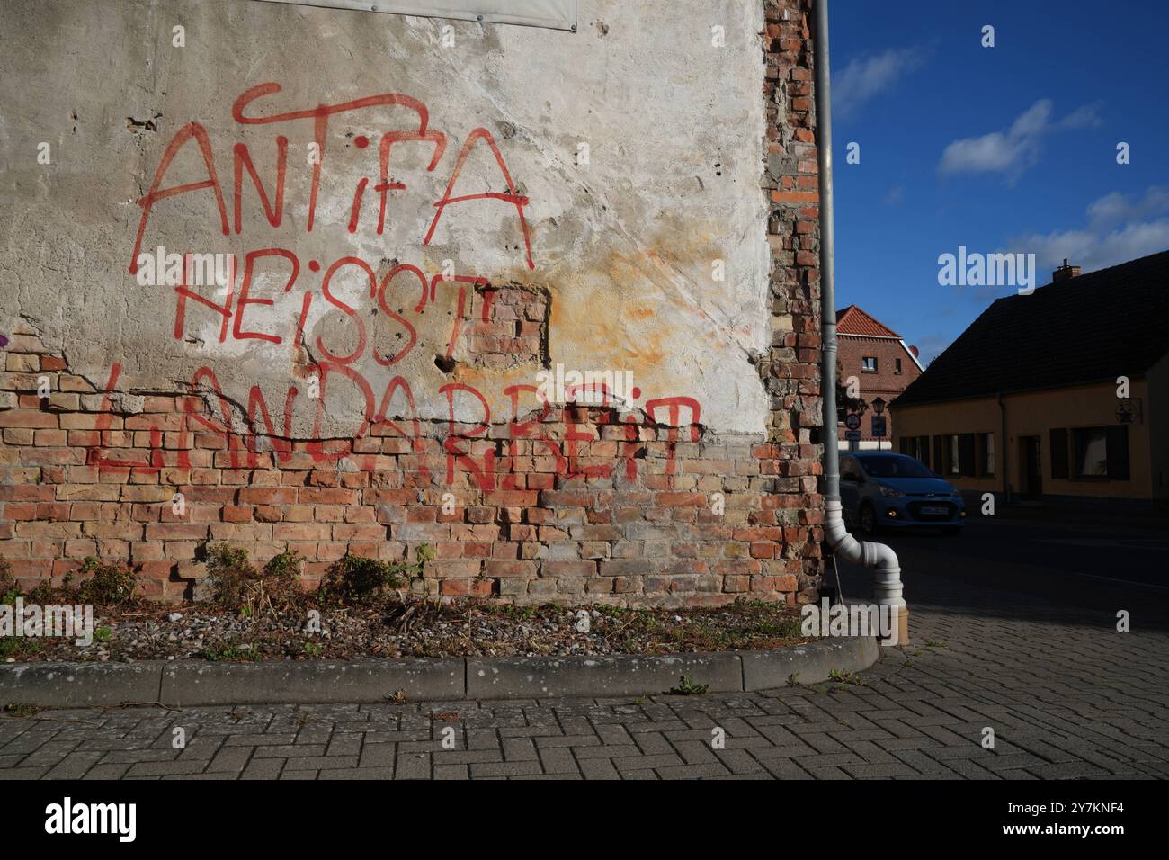 Lychen GER, Deutschland, 20240930,Grafitti, Antifa heisst Landarbeit ...