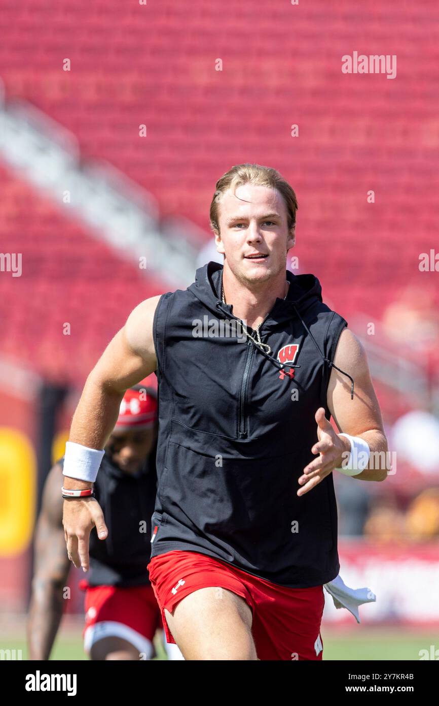 LOS ANGELES, CA - SEPTEMBER 28: Wisconsin quarterback Braedyn Locke (18 ...