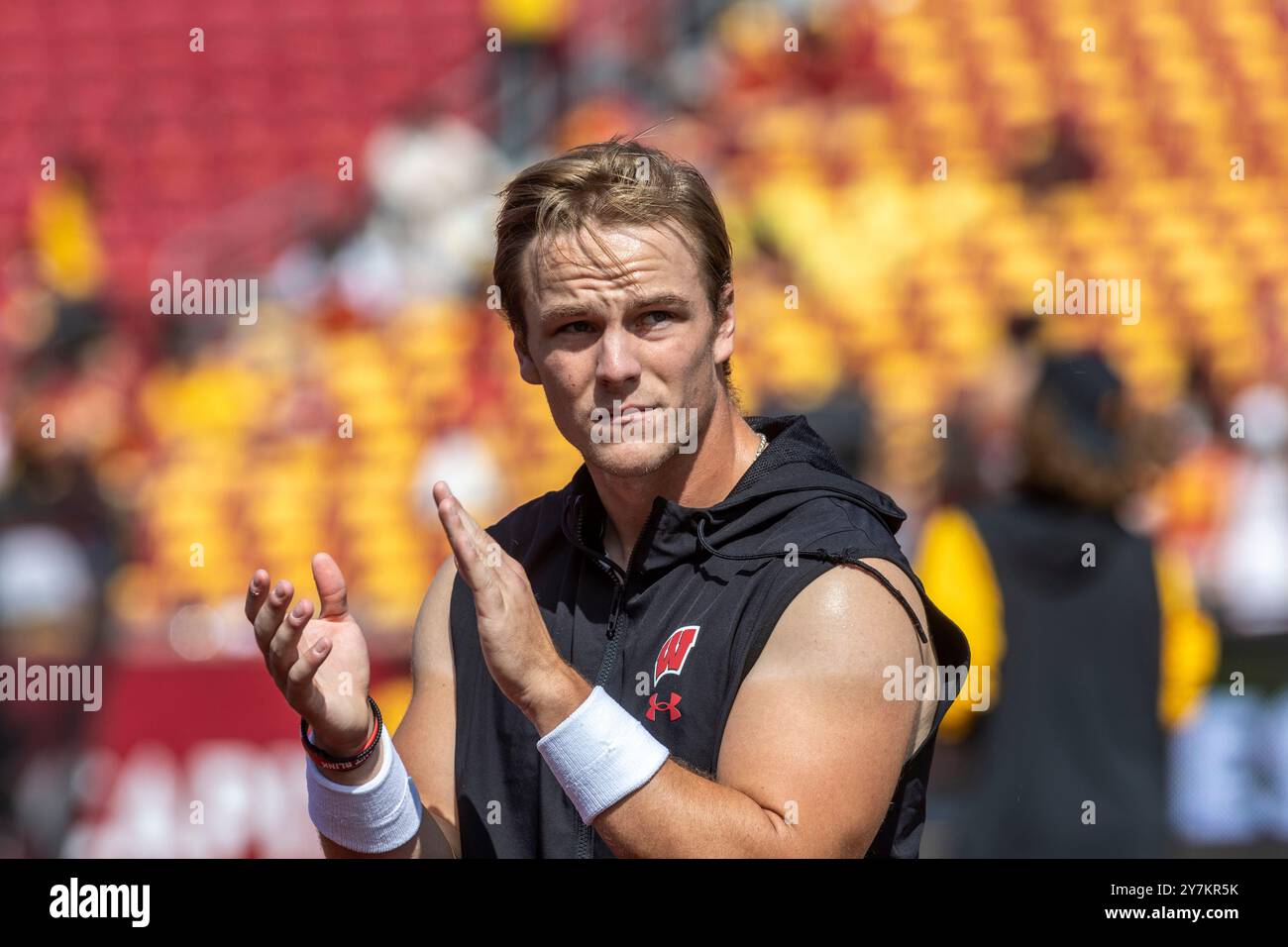 LOS ANGELES, CA - SEPTEMBER 28: Wisconsin quarterback Braedyn Locke (18 ...