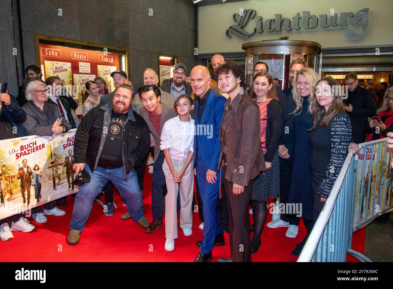 Photo with actors and team, front left to right Tristan SEITH, actor ...