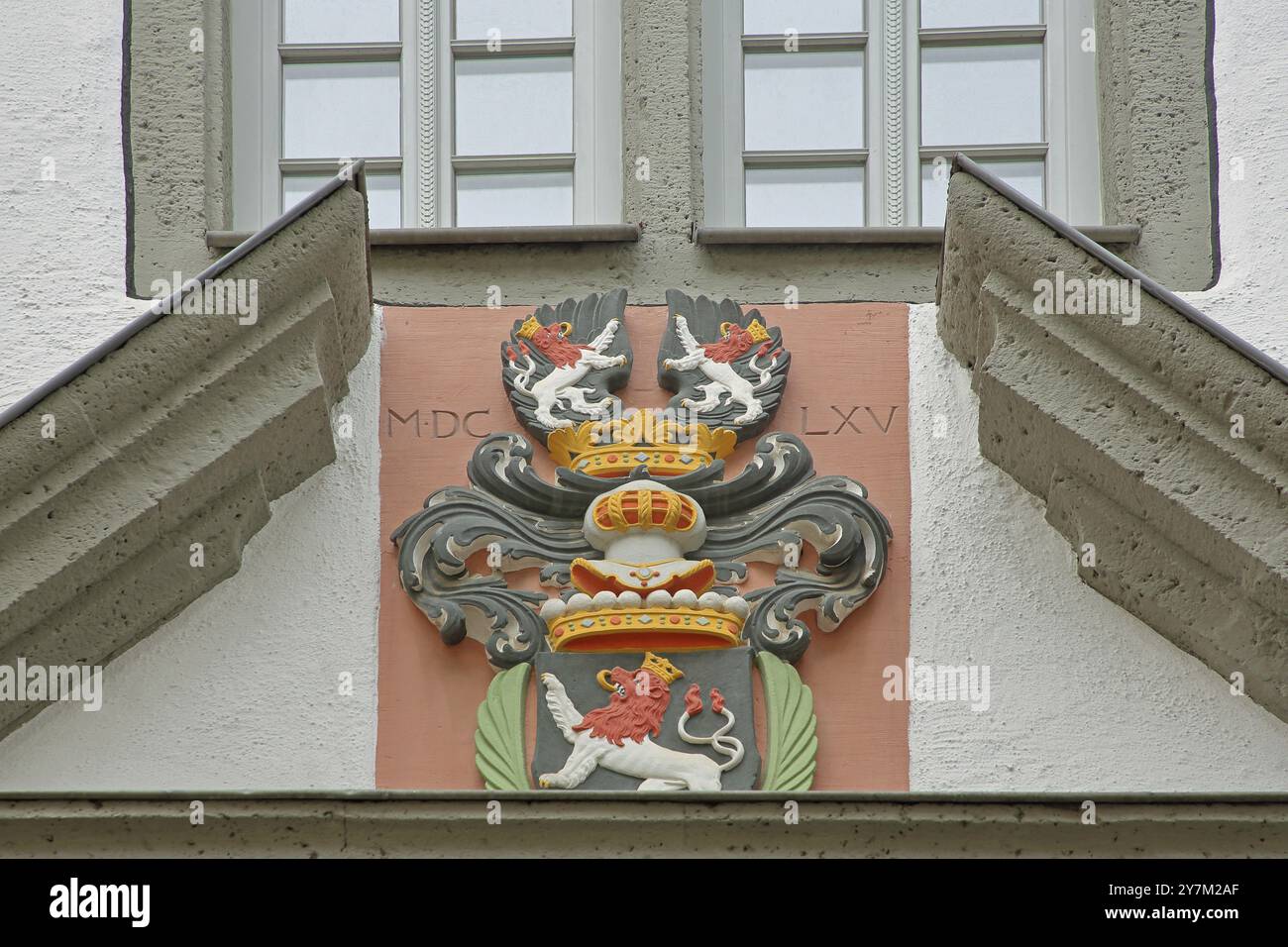 Coat of arms with the year 1665 on the portal, lion figure with crown ...