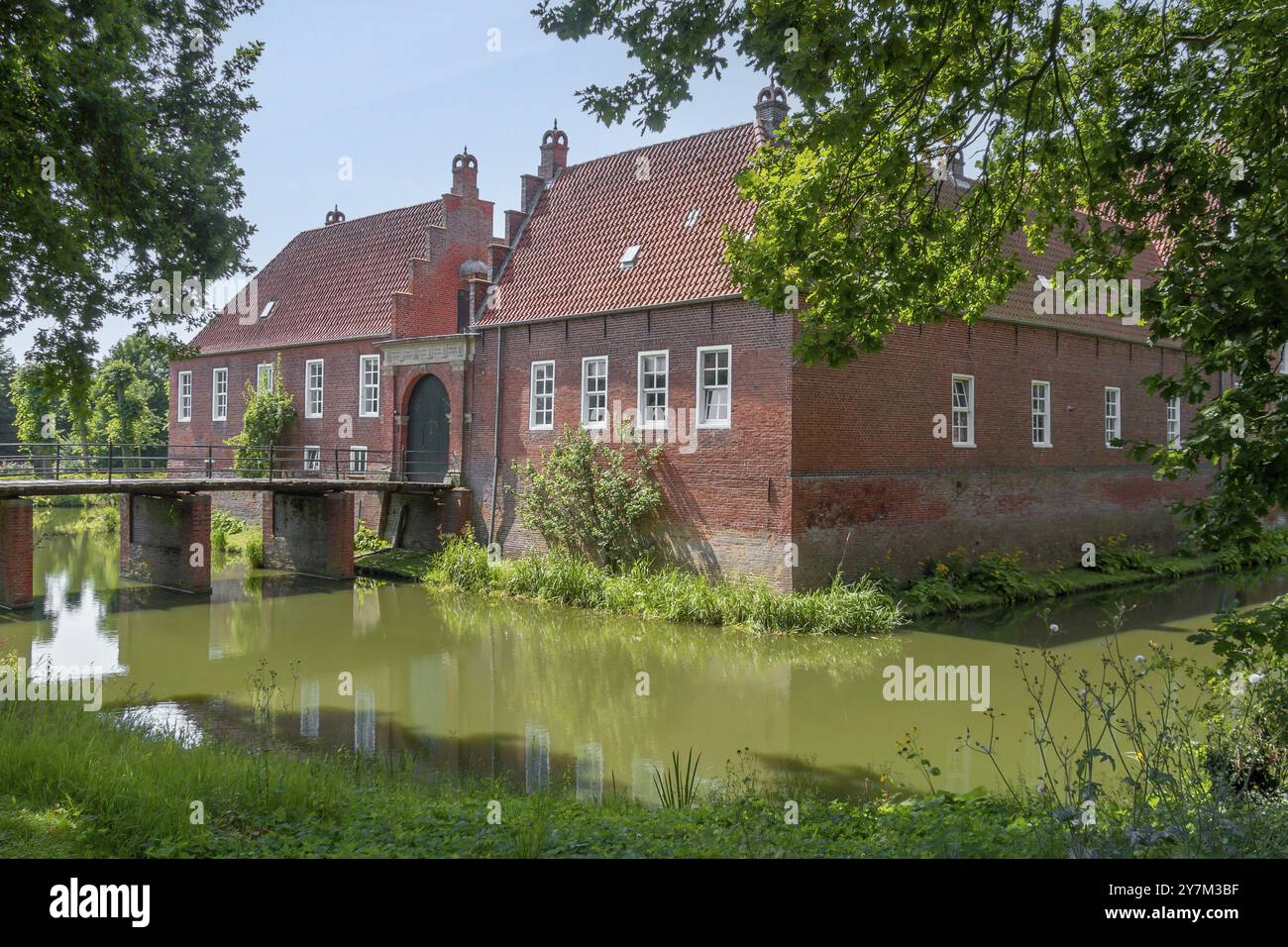 Castles water facility hi-res stock photography and images - Alamy