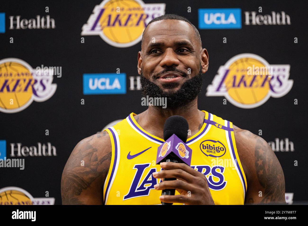 Los angeles lakers lebron james hi-res stock photography and images - Alamy