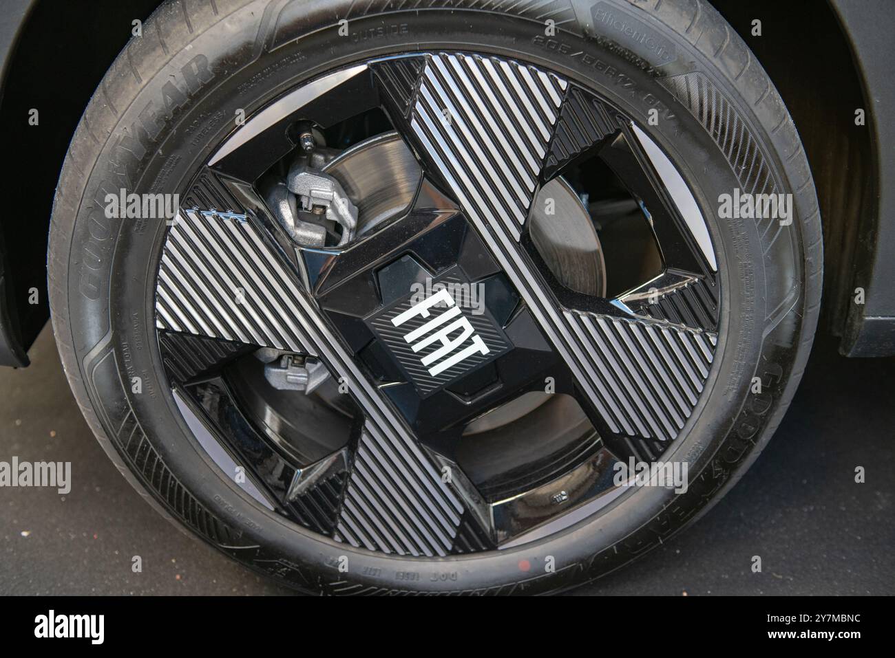 Large alloy rims hi-res stock photography and images - Alamy