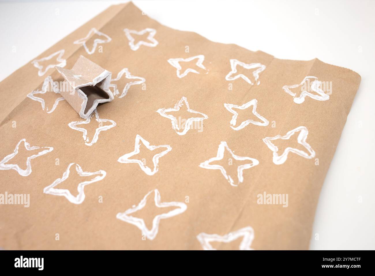 How to make personalised wrapping paper, easy craft for kids, brown ...