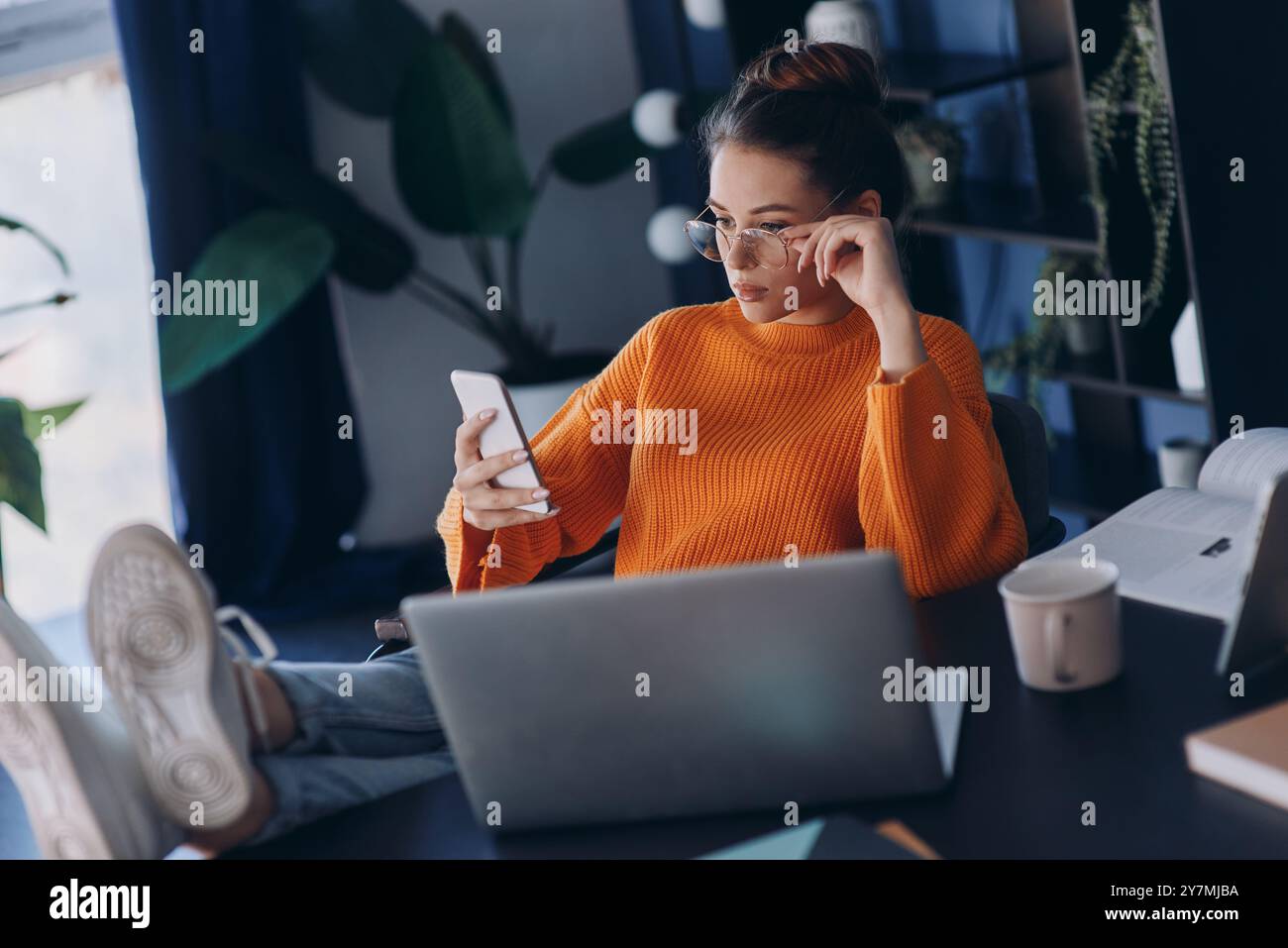 Feet on desk hi-res stock photography and images - Alamy