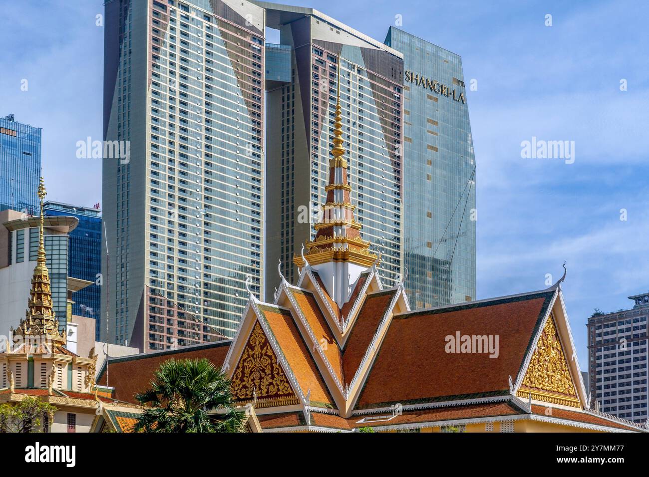 Traditional and modern architecture in Phnom Penh, Cambodia Stock Photo ...