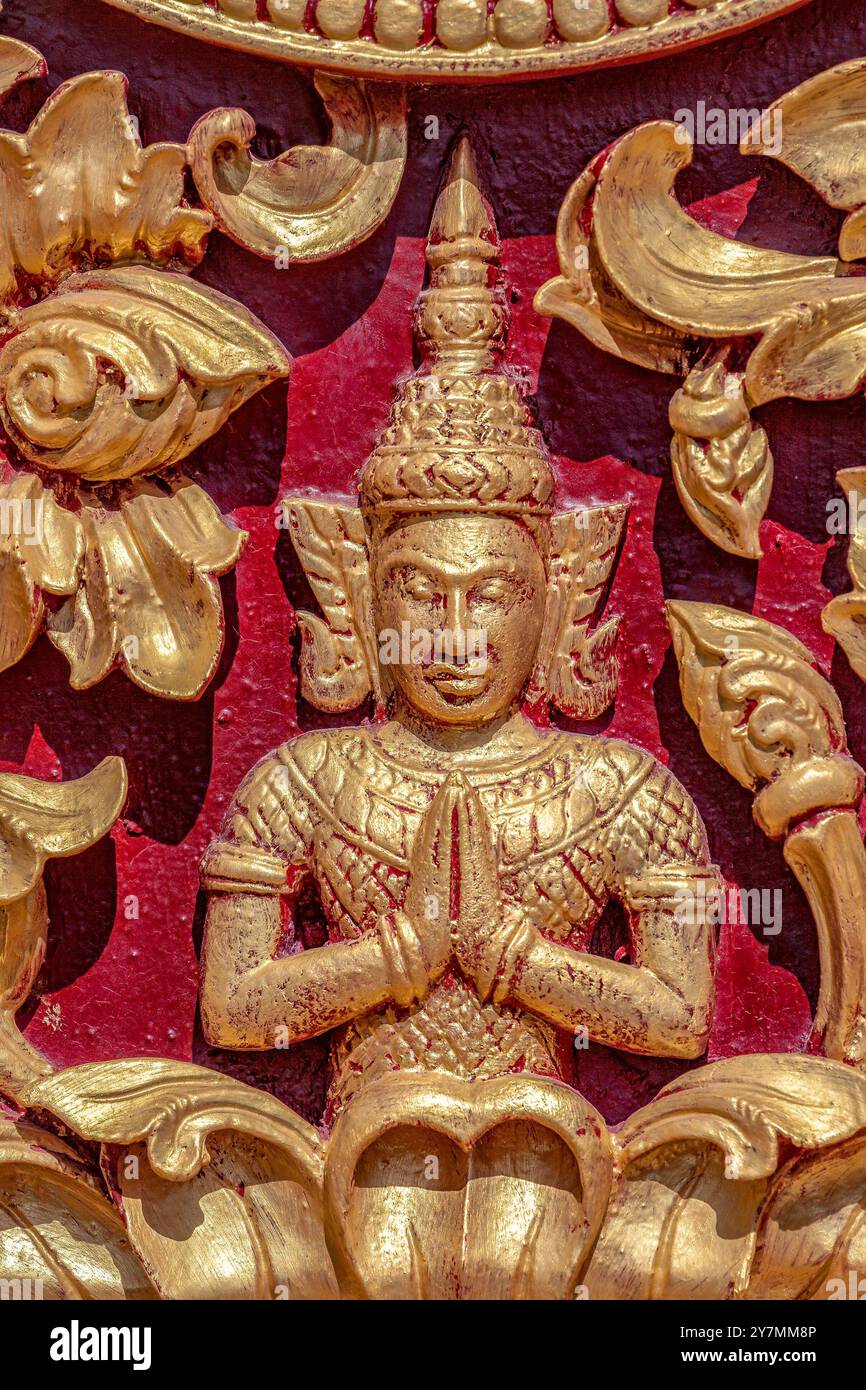 Elaborate decoration in gold and red, Royal Palace, Phnom Penh ...