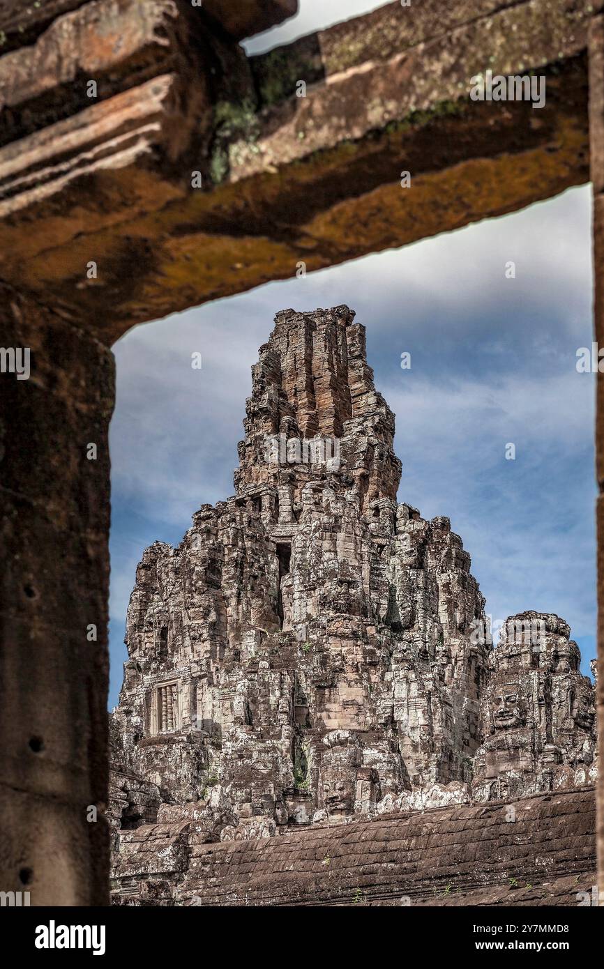 The bayon heads of jayavarman vii hi-res stock photography and images ...