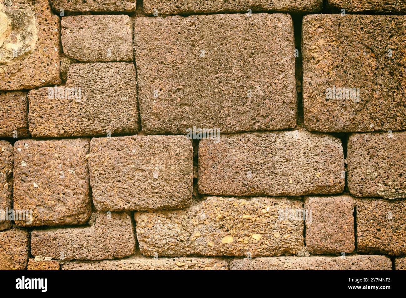 Brick construction method hi-res stock photography and images - Alamy