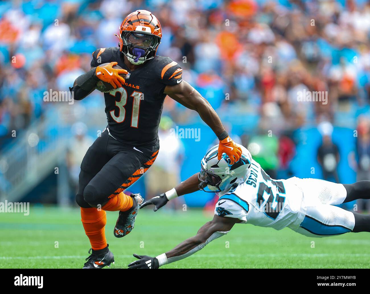 September 29, 2024: Cincinnati running back Zack Moss (31) runs past ...