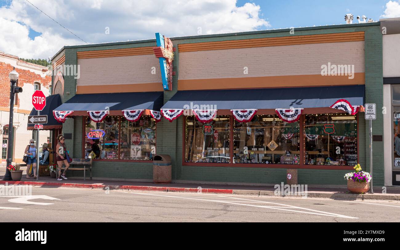 A street scene of Historic Route 66 in Williams, Arizona, USA Stock ...
