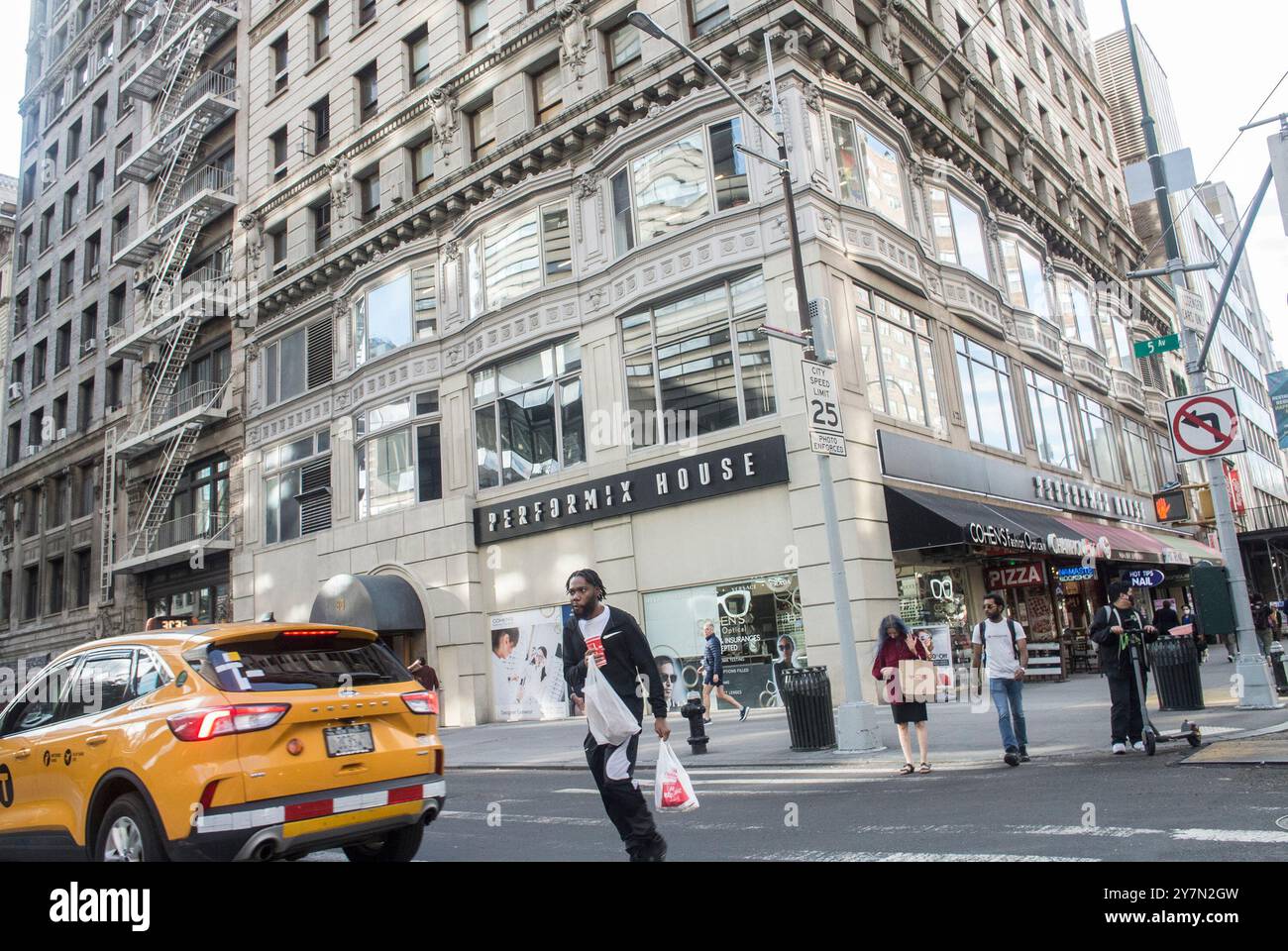 Jaywalking nyc 8 2024 bt jpg hi-res stock photography and images - Alamy