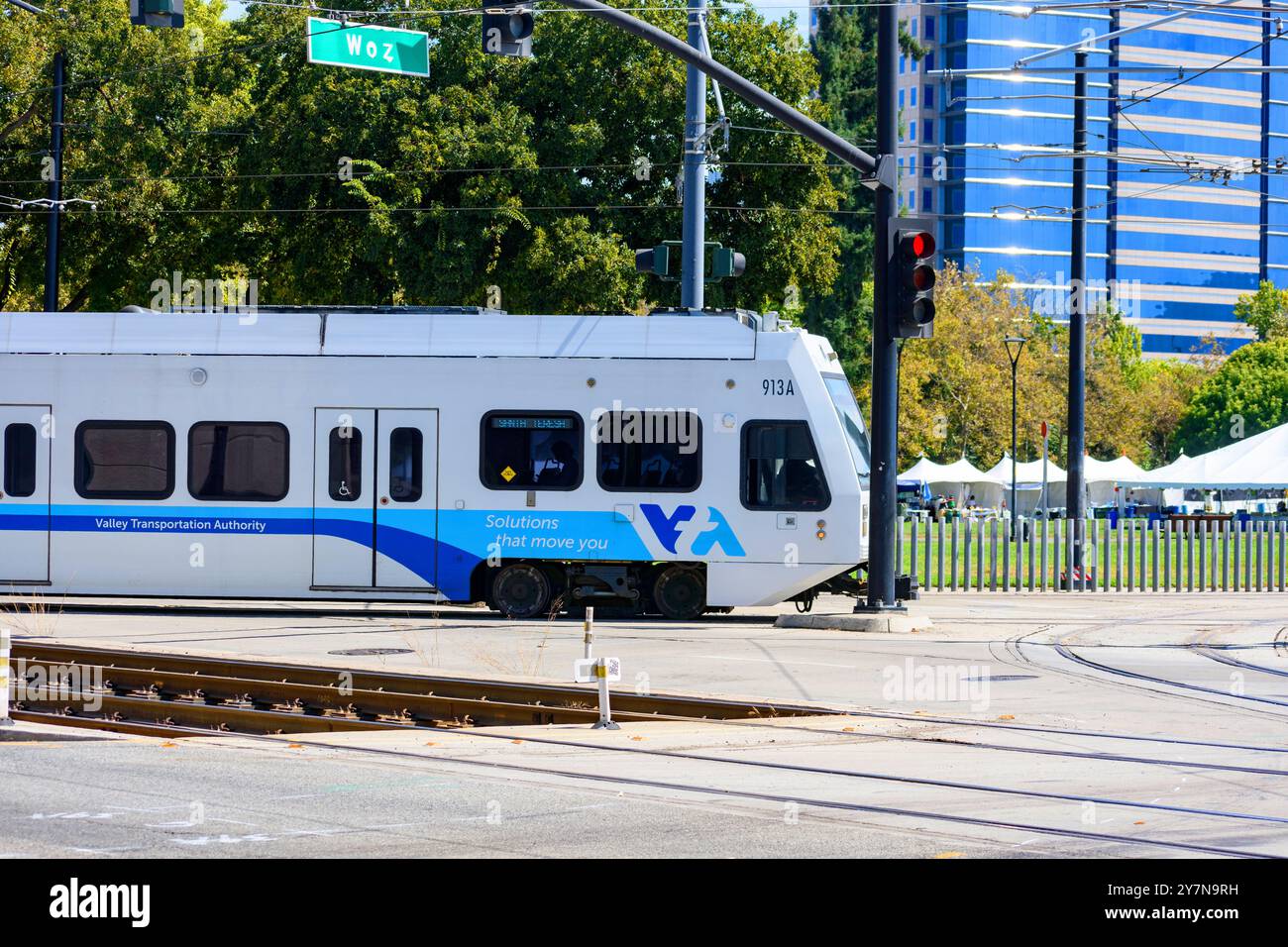 Side view of a VTA light rail vehicle turning to Woz Way in downtown ...