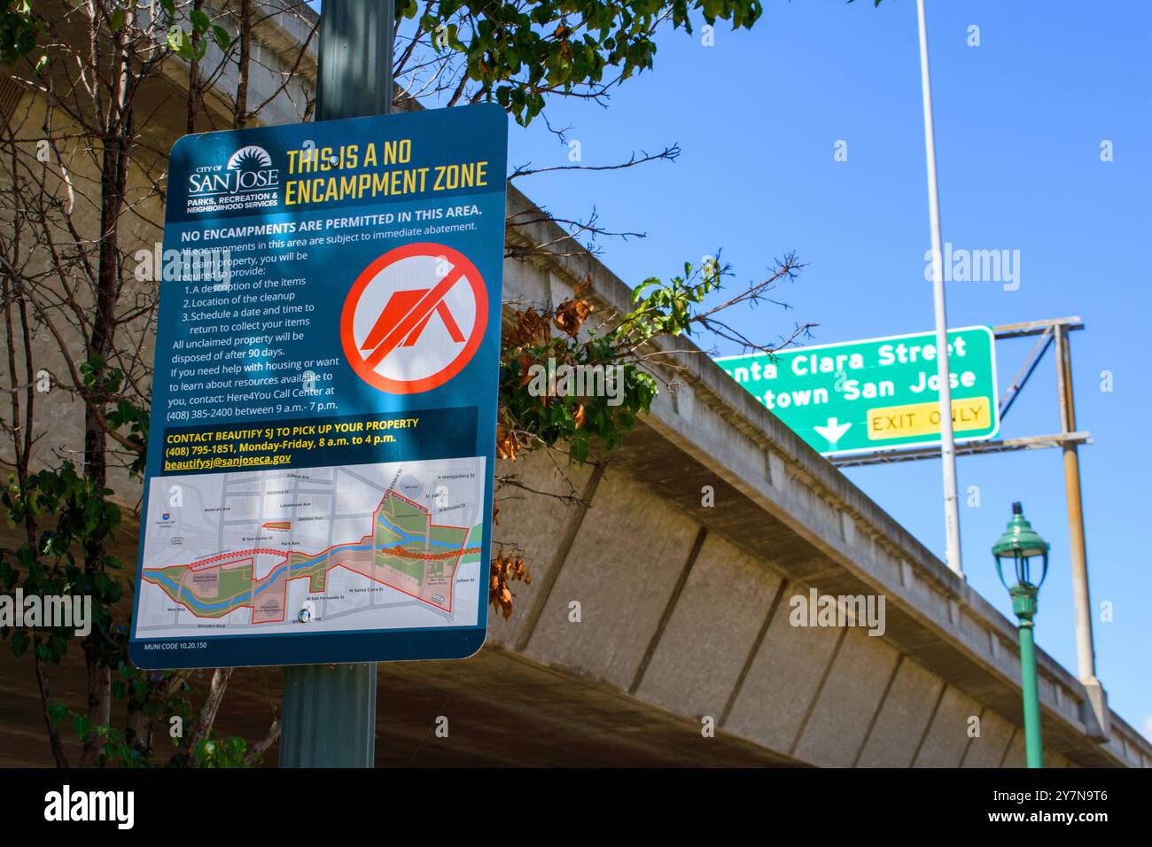 No Encampment Zone and Alcohol Prohibited signs at Guadalupe River Park ...