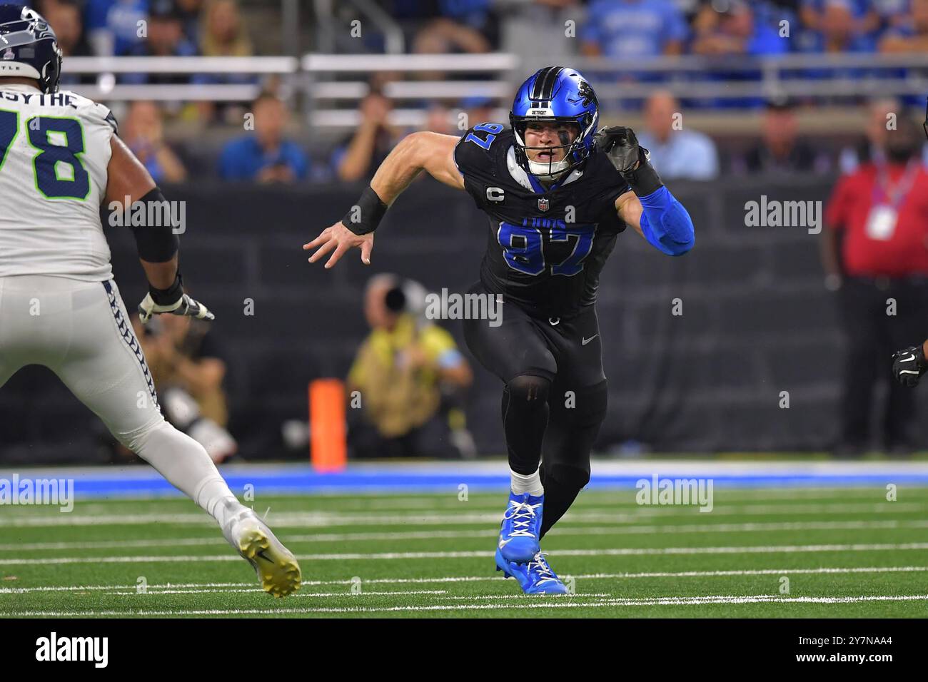 DETROIT, MI - SEPTEMBER 30: Detroit Lions DE Aidan Hutchinson (97 ...