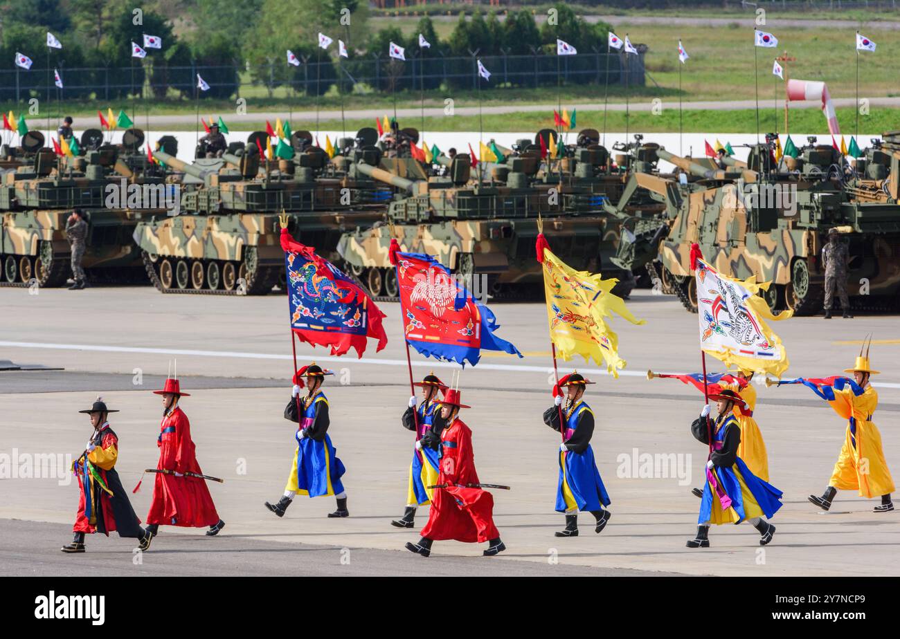 Seongnam, South Korea. 25th Sep, 2024. A South Korea traditional honor ...