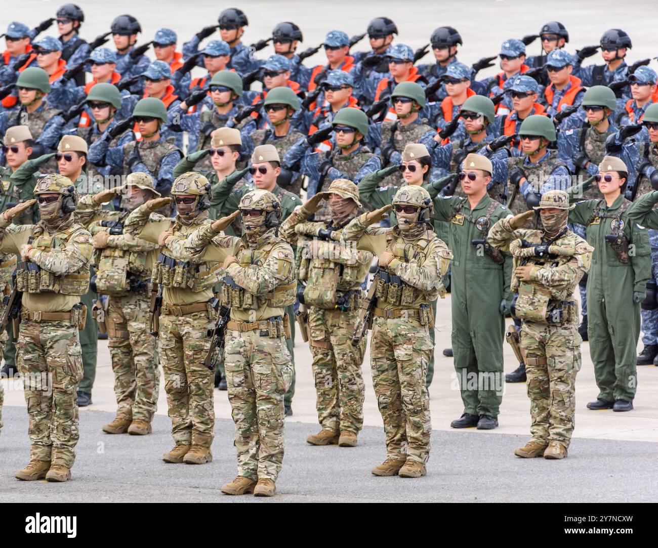 Seongnam, South Korea. 25th Sep, 2024. South Korean Troopers salute ...