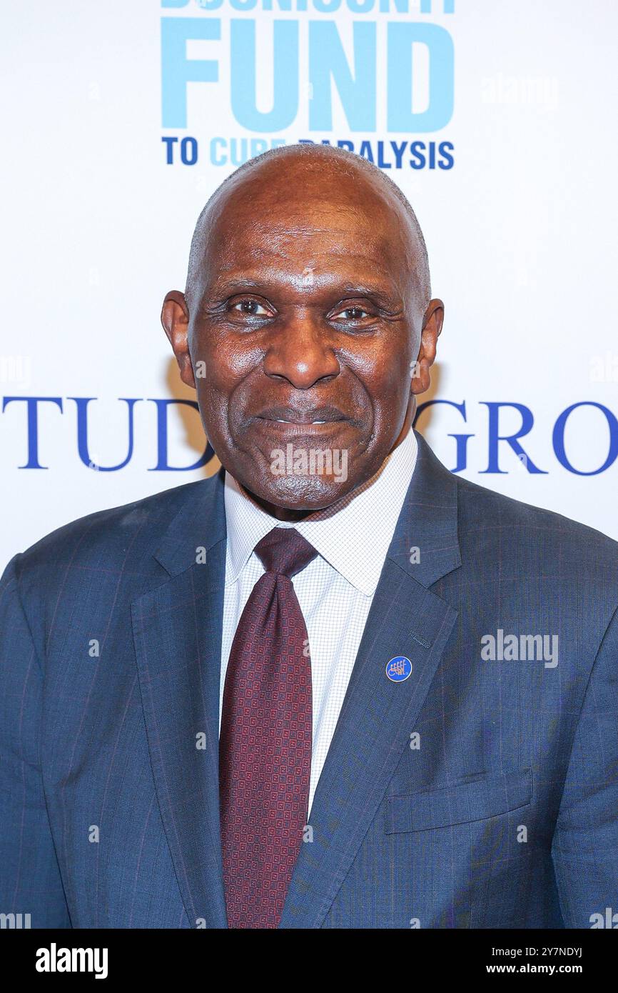 Harry Carson at arrivals for Buoniconti Fund To Cure Paralysis 39th Annual Great Sports Legends ...