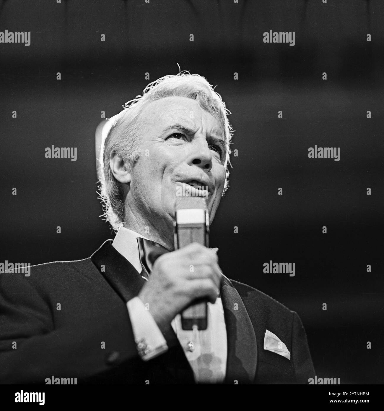 Friedrichstadtpalast gdr Black and White Stock Photos & Images - Alamy