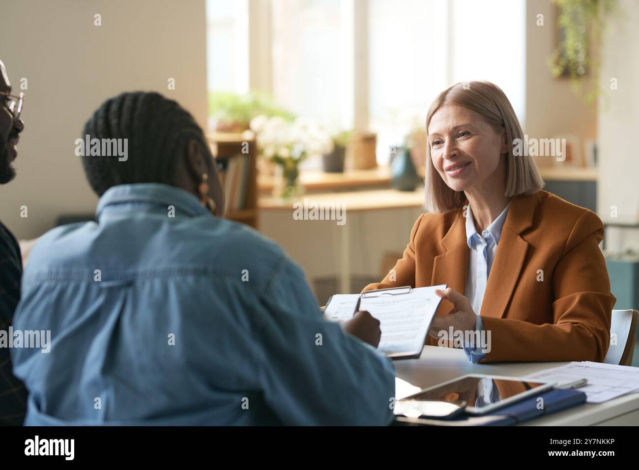 African american insurance agent hi-res stock photography and images ...